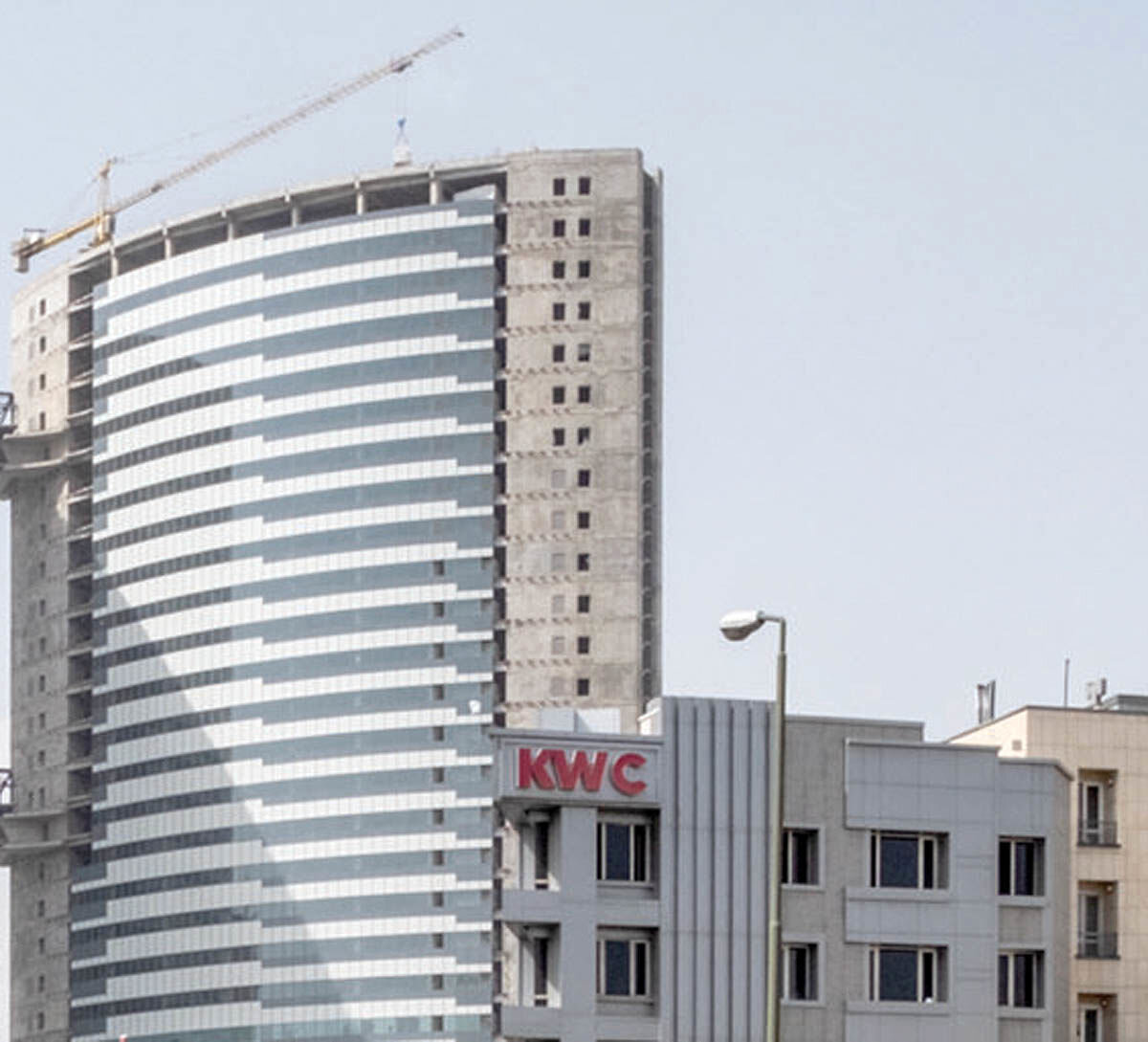 این برج مسکونی ۲۳۰۰ میلیاردتومانی را کدام نهاد می فروشد ؟ چه کسی آن را ...