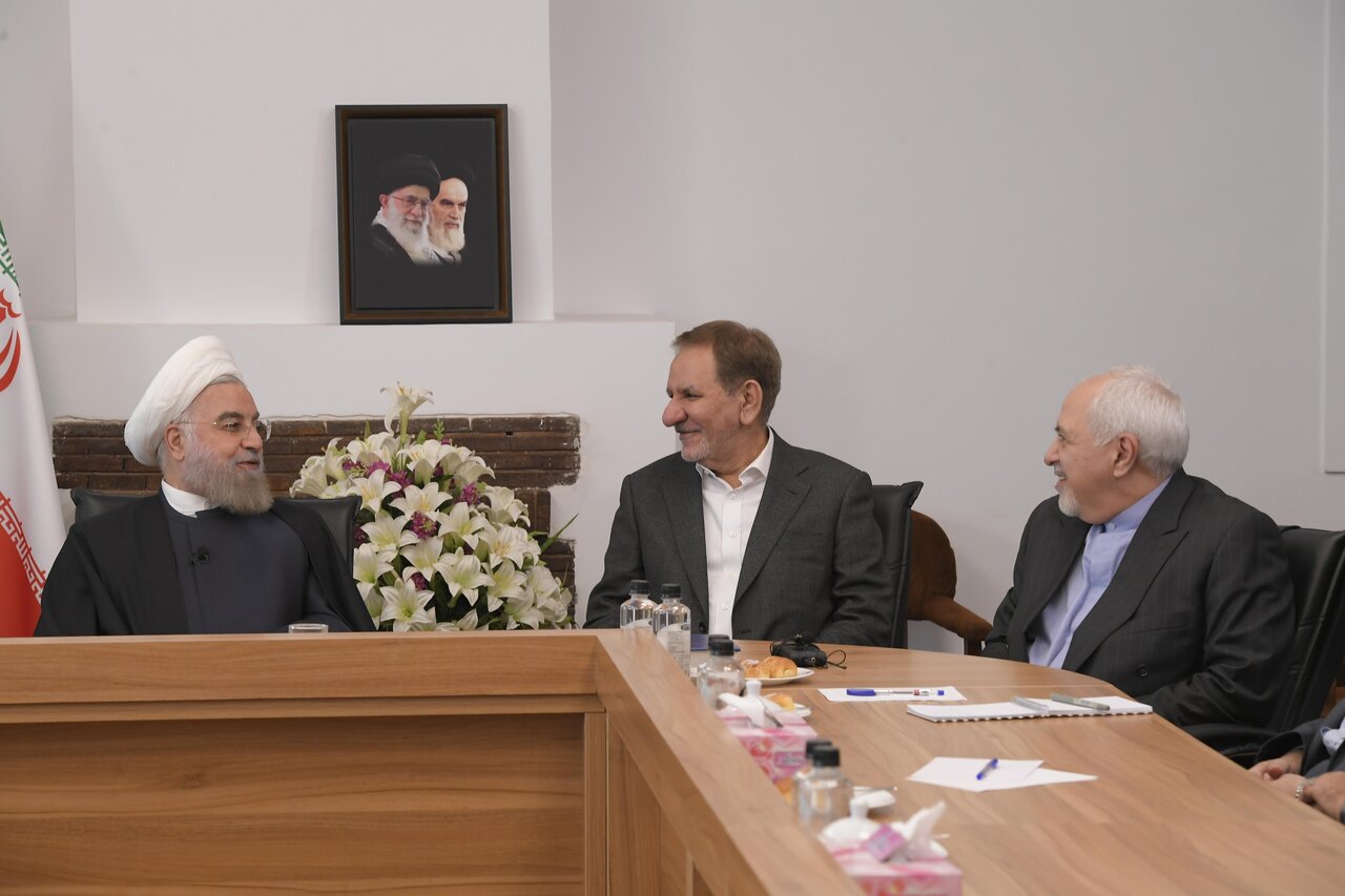 وزیران و معاونان حسن روحانی دور هم جمع شدند/ خنده‌های ظریف و جهانگیری و ...