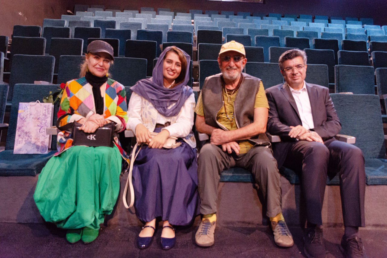 مرد شیشه‌ای تئاتر که سقراط‌ تر از او نیست - خبرآنلاین